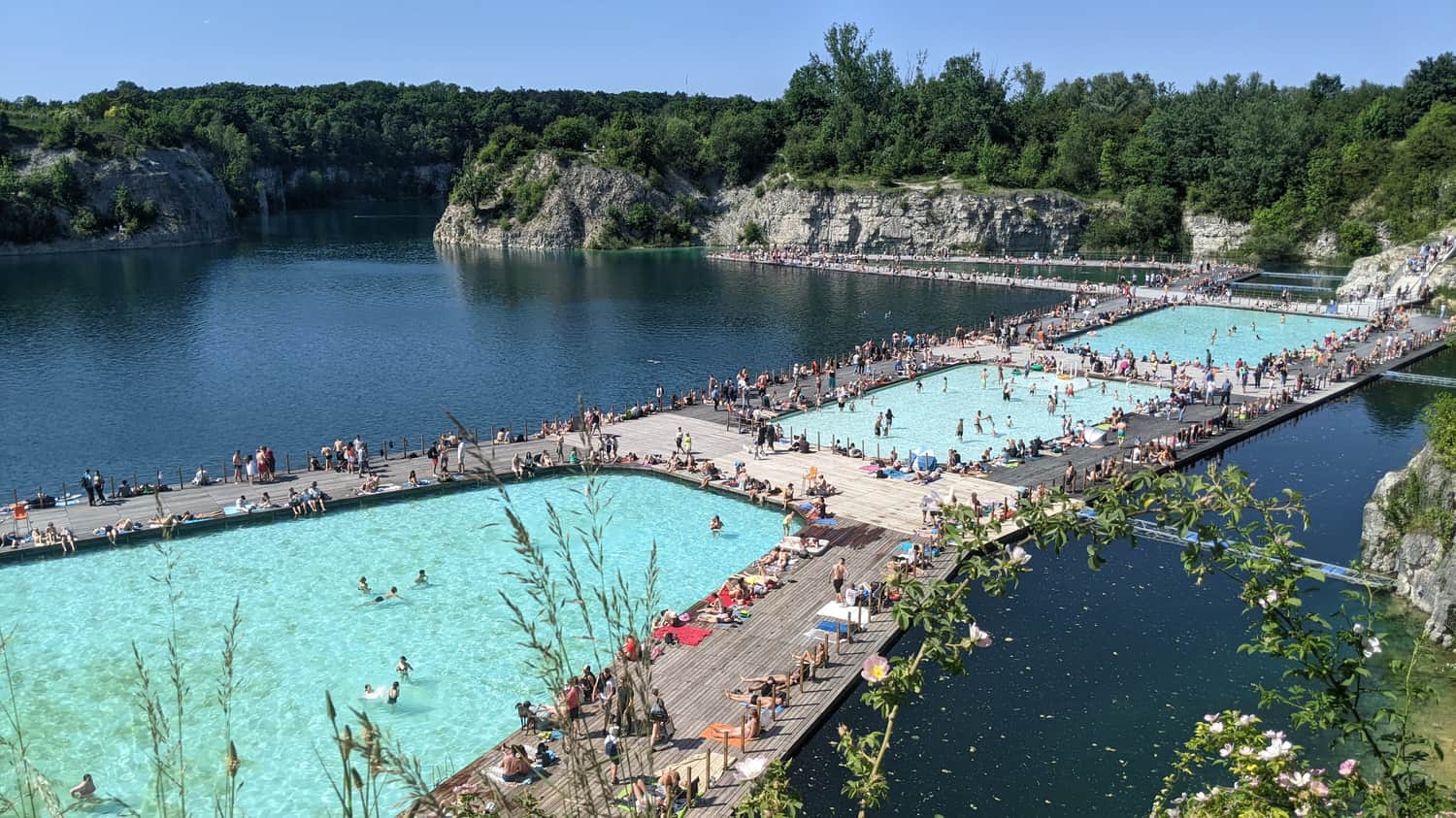 Kąpielisko Zakrzówek - pływające baseny i plaża - Kraków