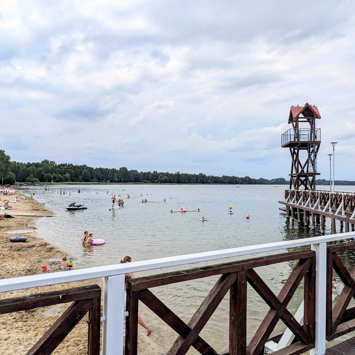 Kąpielisko i plaża - jezioro Pogoria III w Dąbrowie Górniczej