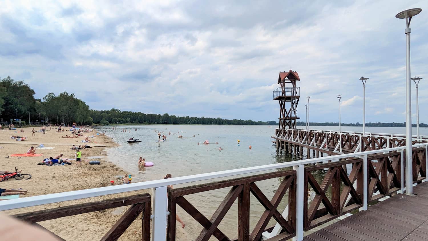 Kąpielisko i plaża - jezioro Pogoria III w Dąbrowie Górniczej