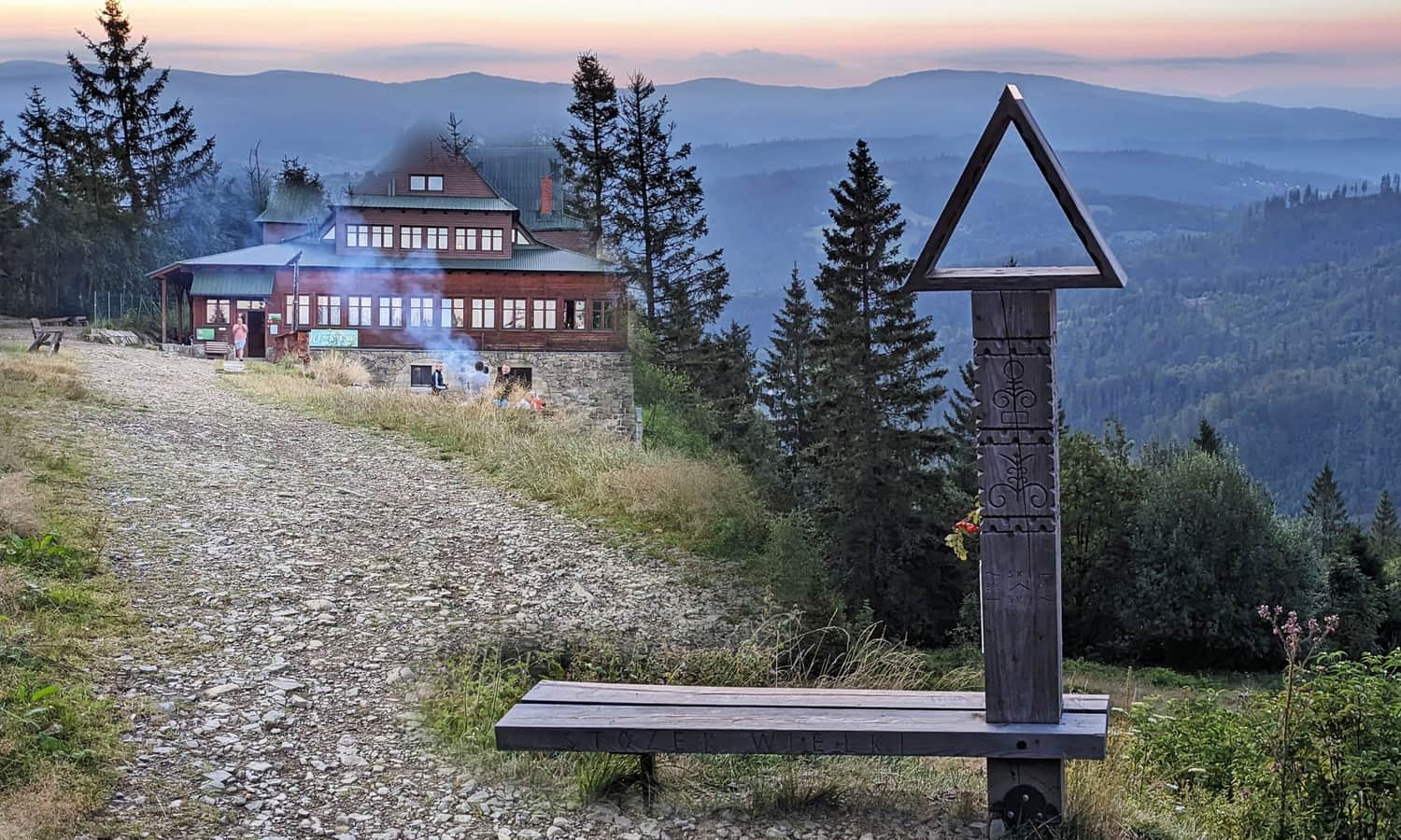 Stożek Wielki - wszystkie szlaki na szczyt, schronisko i widoki