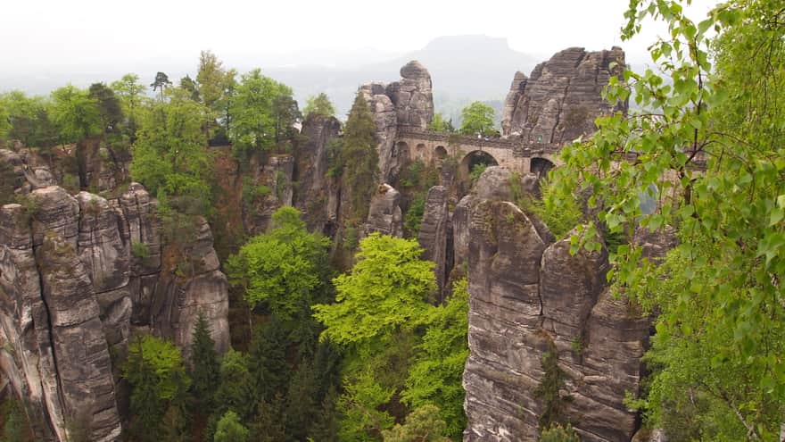 Bastei - most wśród skał Szwajcarska Saksonia w Niemczech