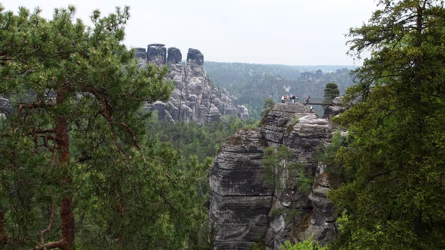 Bastei - most wśród skał Szwajcarska Saksonia w Niemczech